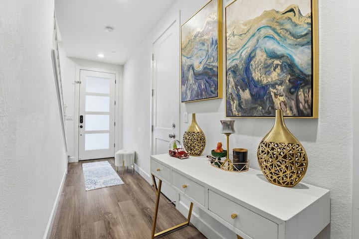 Spacious & Modern 4bds · Walk To Shops & Bart - San Ramón, CA