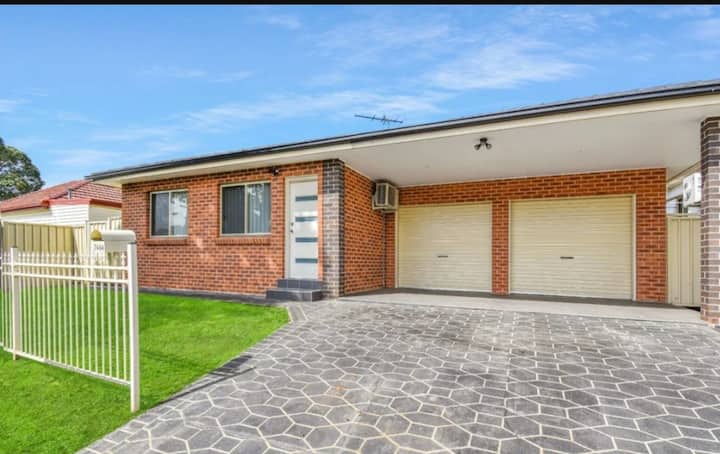 2 Bedroom House With Double Garage - Auburn