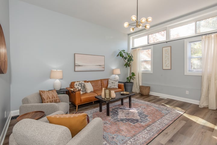 New Historic Bevo Mill I 2bd + Cozy Retreat - Saint-Louis, MO