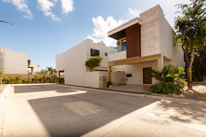 Brandnew Lux Villa | 12 Min To Beach | Pool | Gym - プラヤ・デル・カルメン