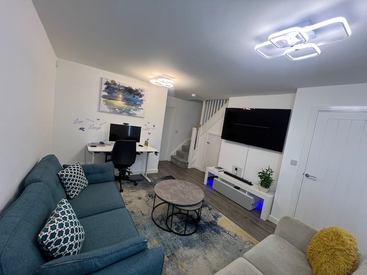 Spacious & Modern Family Home Close To Etihad - Manchester