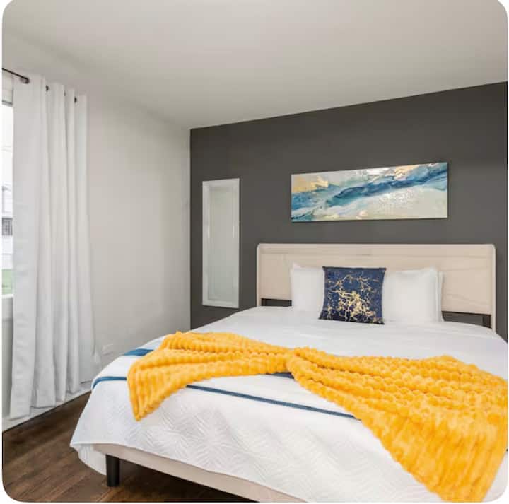 Cozy 4br Elmhurst Ranch | Ideal For Mid-term Stays - Elmhurst, IL