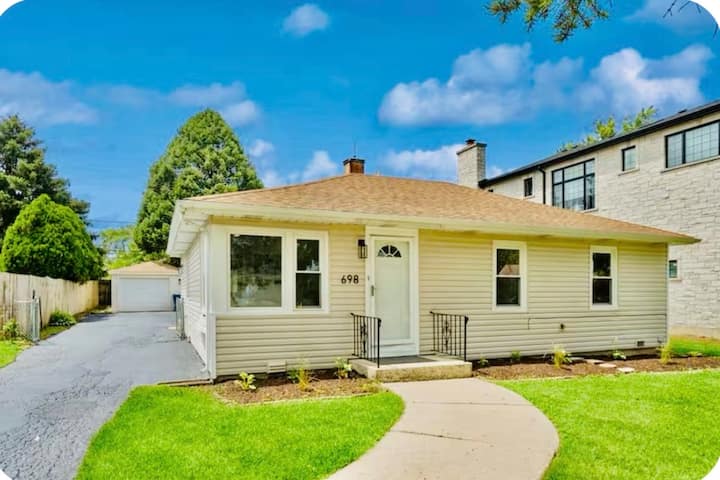 Lovely Elmhurst Ranch • 4 Beds 2 Baths - Elmhurst, IL