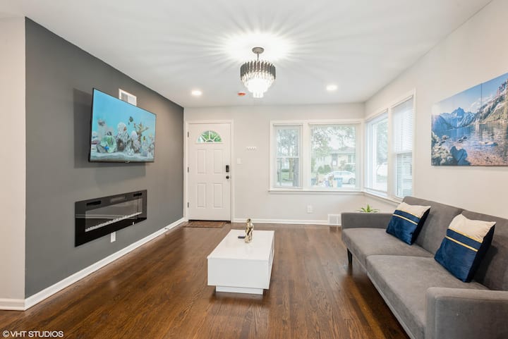 Cozy 4br Elmhurst Ranch | Ideal For Mid-term Stays - Elmhurst, IL