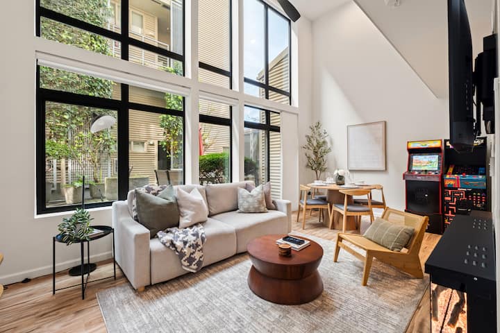 Belltown Loft | Arcade, Pike Place, Free Parking - Seattle, WA