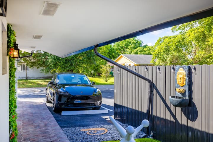 Le Petit Amelie |Tesla Included|hard Rock Stadium| - Miramar, FL