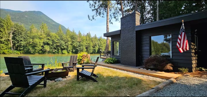 North Cascades Riverhouse Retreat - Hottub, Sauna - Monogram Lake, WA