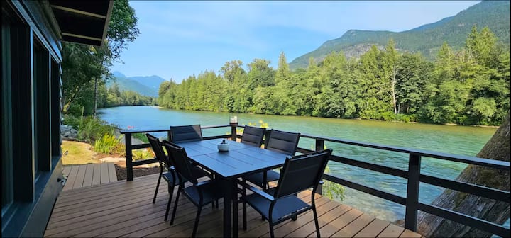 North Cascades Riverhouse Retreat - Hot Tub, Sauna - Cyclone Lake, WA