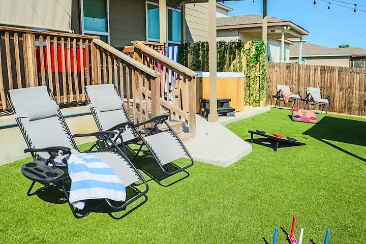 Your Holiday Retreat! Firepit/game Room/hottub - Helotes, TX