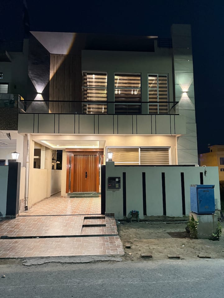 Cozy 2bhk House Families & Groups | Dha Rahbar - Lahore