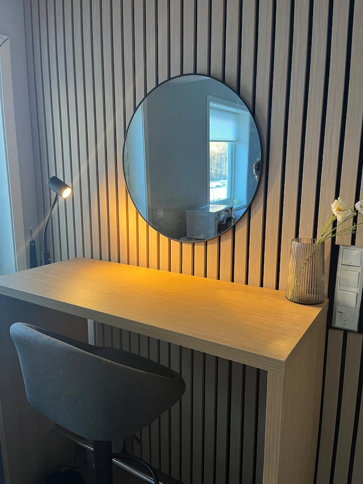 Rom I Tromsø
Egen Inngang Og Bad
Gratis Parkering - 트롬쇠