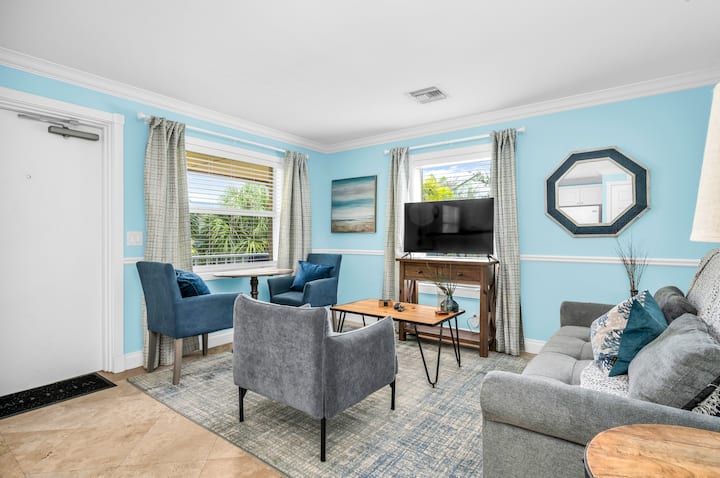 The Downtown Retreat: Apartment #4 - West Palm Beach, FL