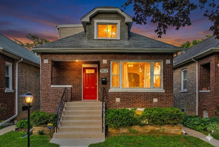 Large Home •Game Room •Walk To Train •Coffee Bar - SeatGeek Stadium - Bridgeview