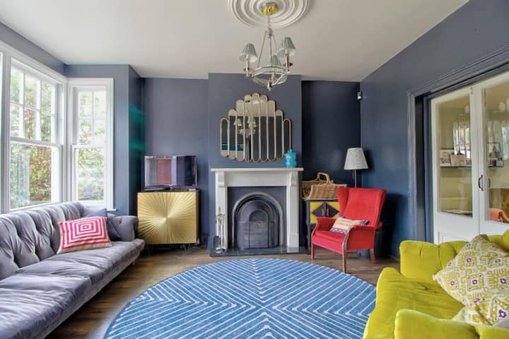 Happy Family Home On Private, Quiet Road - Bracknell