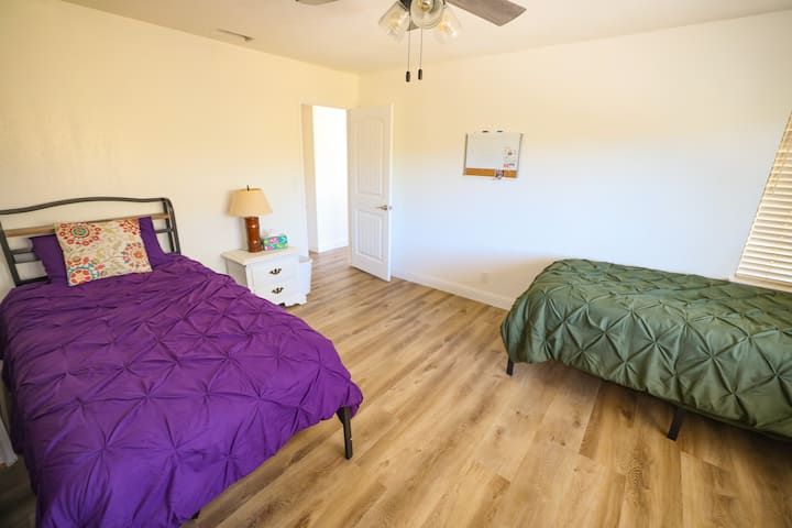 The Lookout | Cozy Scenic Room Near Yosemite - North Fork, CA