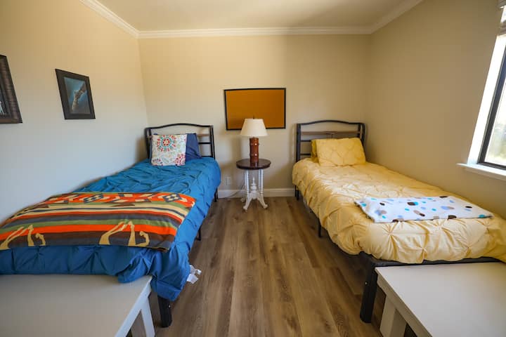 The Bunkhouse | Twin Room Retreat Near Yosemite - North Fork, CA