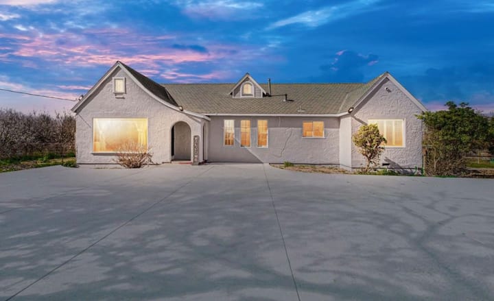 Beautiful House On A Farm Land Close To City - Manteca, CA