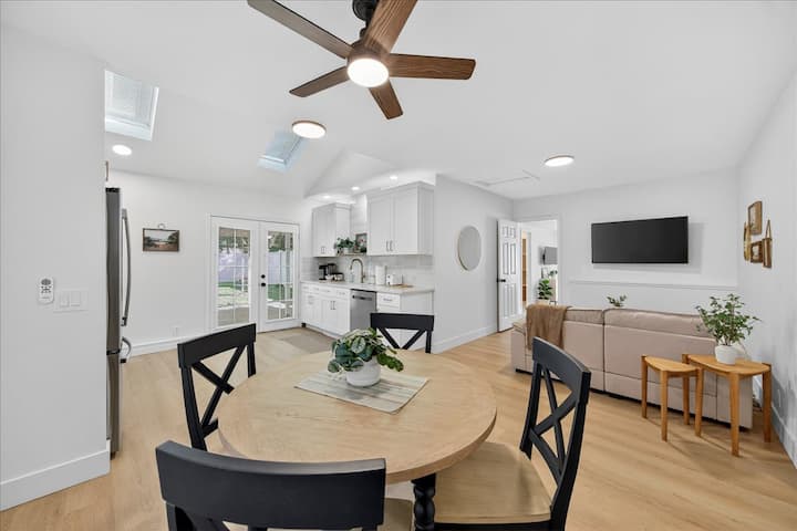 Boise River Cottage + Comfortable + Elegant + Cozy - Boise, ID