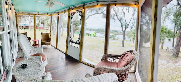 Mythical Mermaid Cottage, Dock Space Included - Steinhatchee, FL