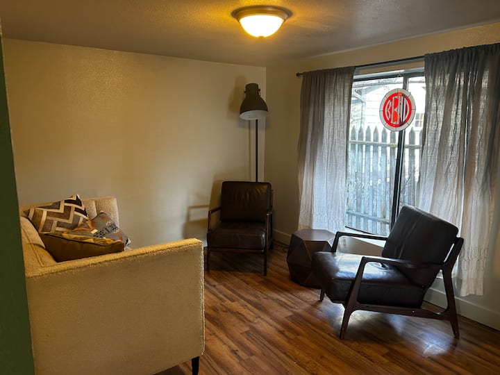 Guest House Downtown Bend - Bend, OR