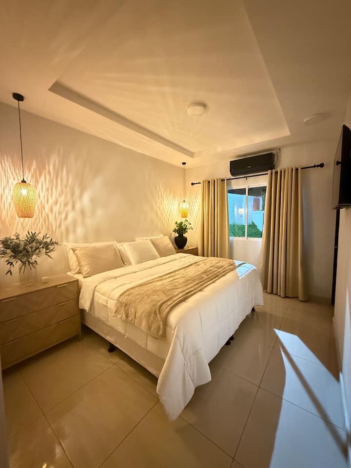 Casa De Lujo En Zona Céntrica Y Moderna De Mga - Managua