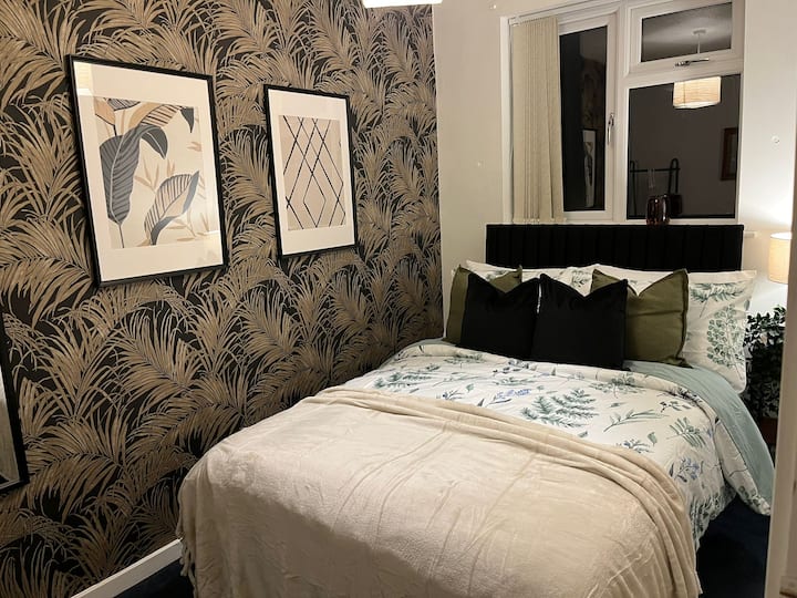 #77 Stylish Coventry Home 2 Bedroom Parking - Coventry