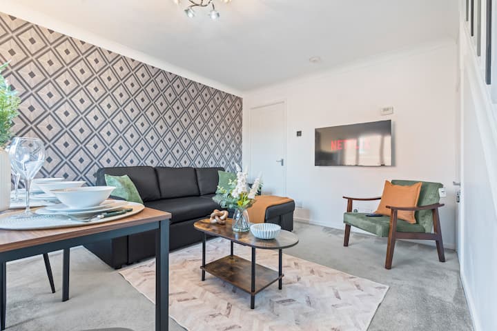 #77 Stylish Coventry Home 2 Bedroom Parking - Coventry