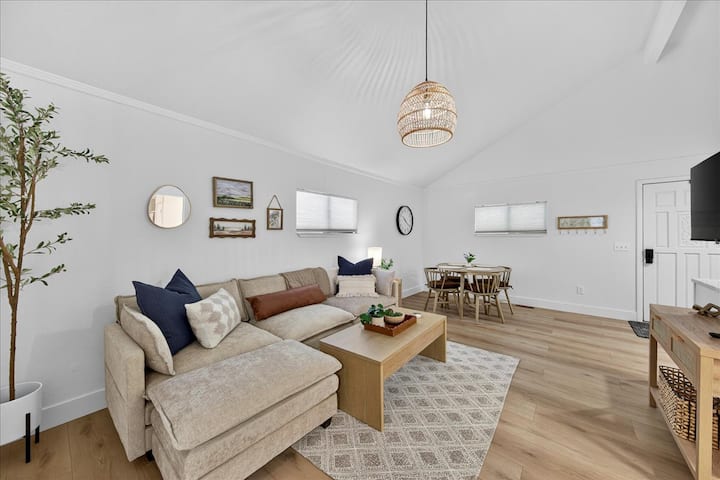 River Bungalow + Comfortable + Elegant + Cozy - Boise, ID