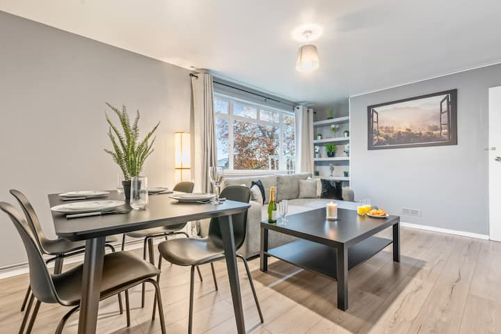 2-bed Flat • Sleeps 7 • Great Transport To Central - London, UK