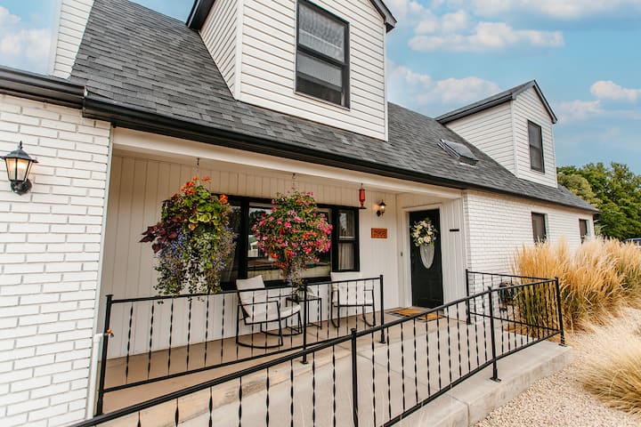 Group Base Camp, Sleeps 15+, 2 Game Rooms, Hot Tub - Grand Junction, CO