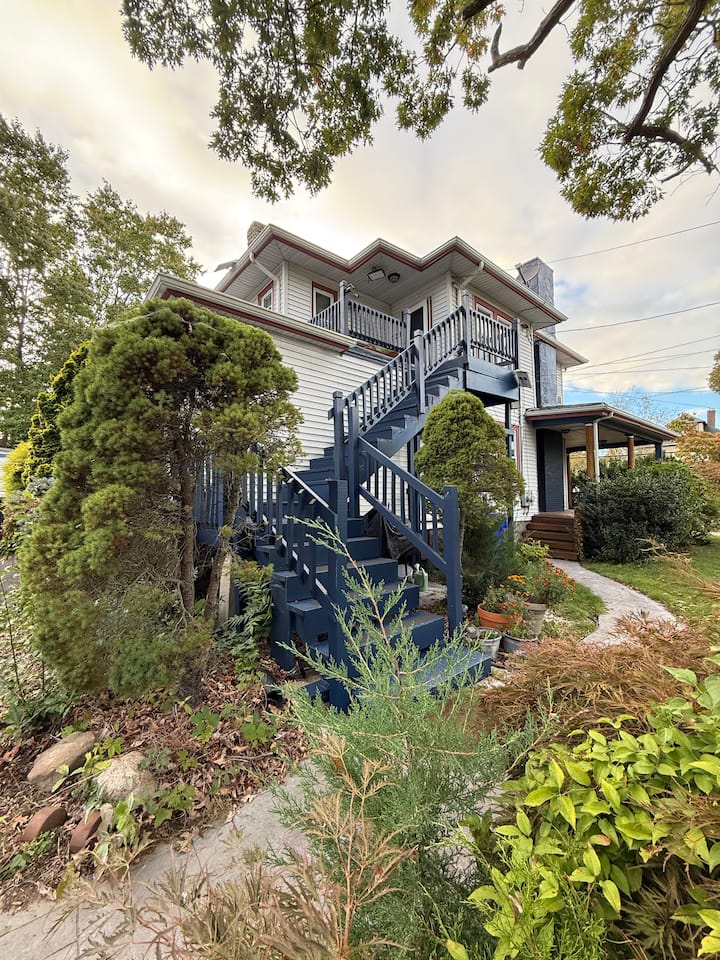 Good Vibes: Sunny & Spacious 3br Home - Immaculate - Coventry, RI