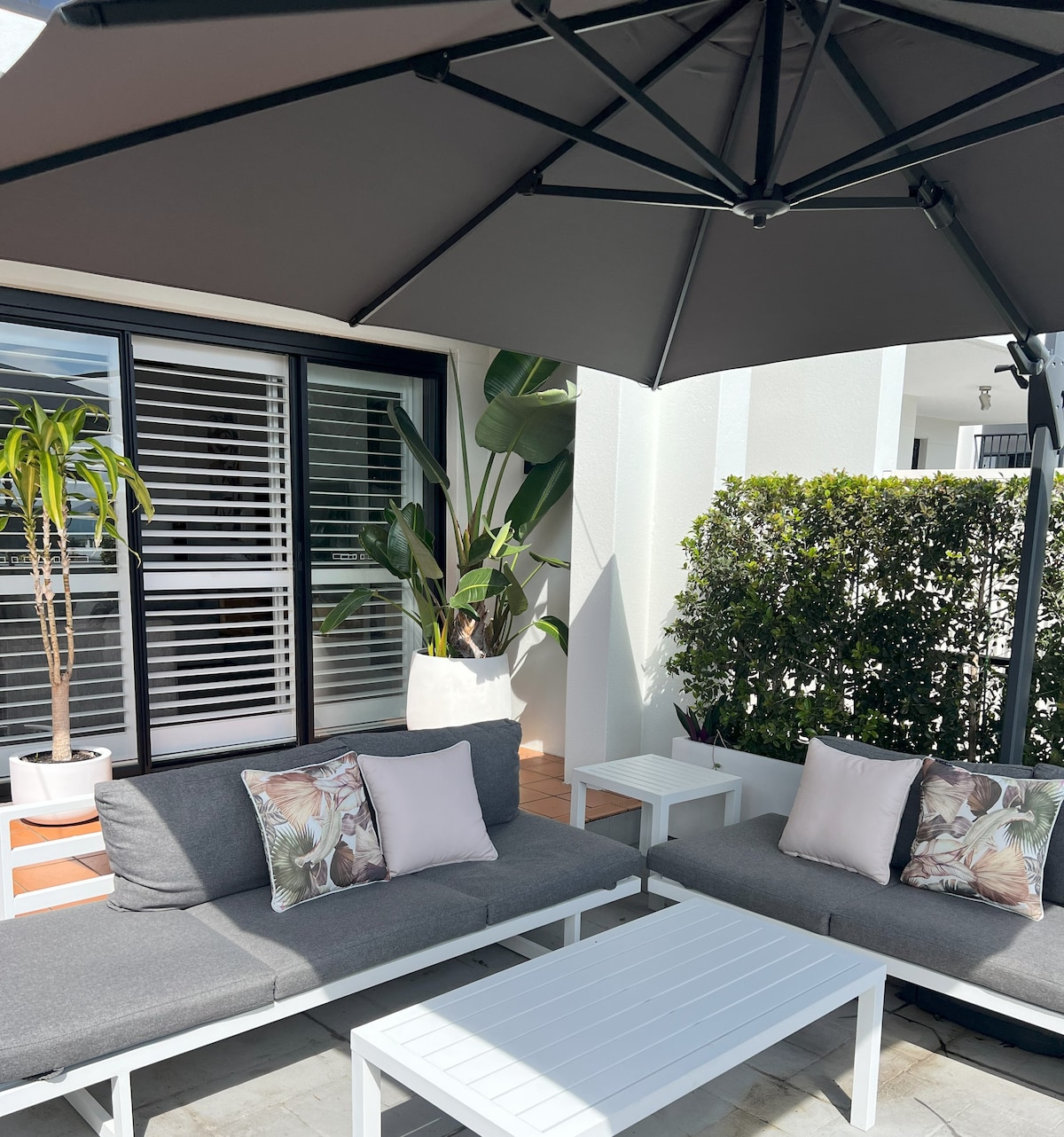 Relax & Unwind - Walk to the Beach (Shared) - Airbnb