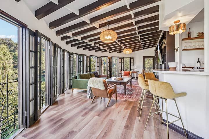Wonderland House - Wellness Retreat - Universal Studios Hollywood, Universal City