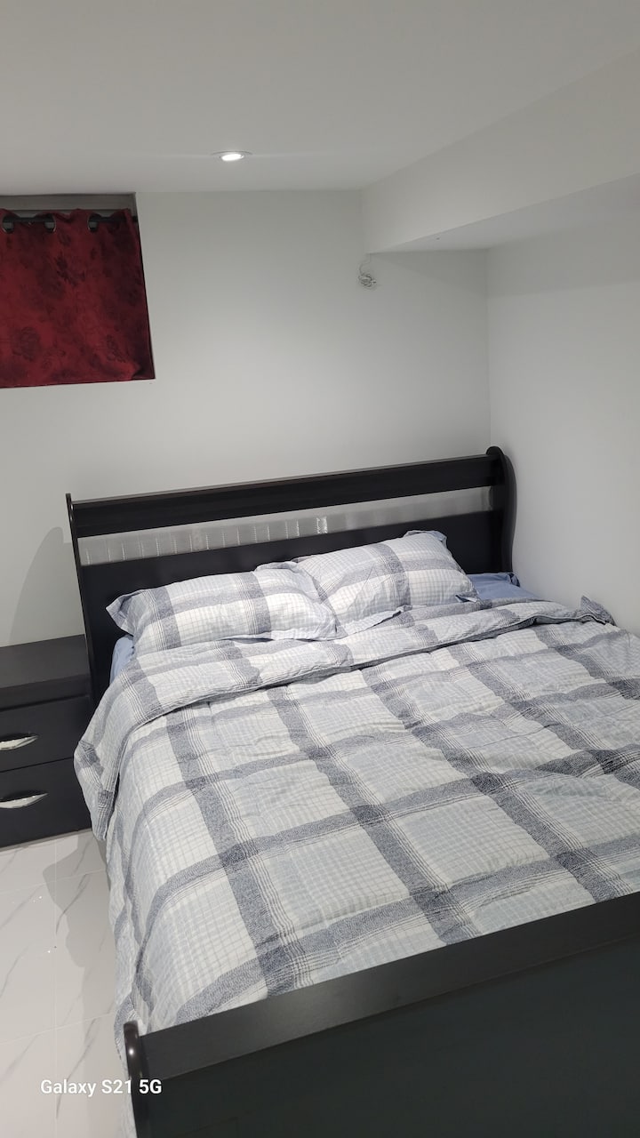 Private Lower Unit! 10 Minute Drive To Yyz Airport - Mississauga