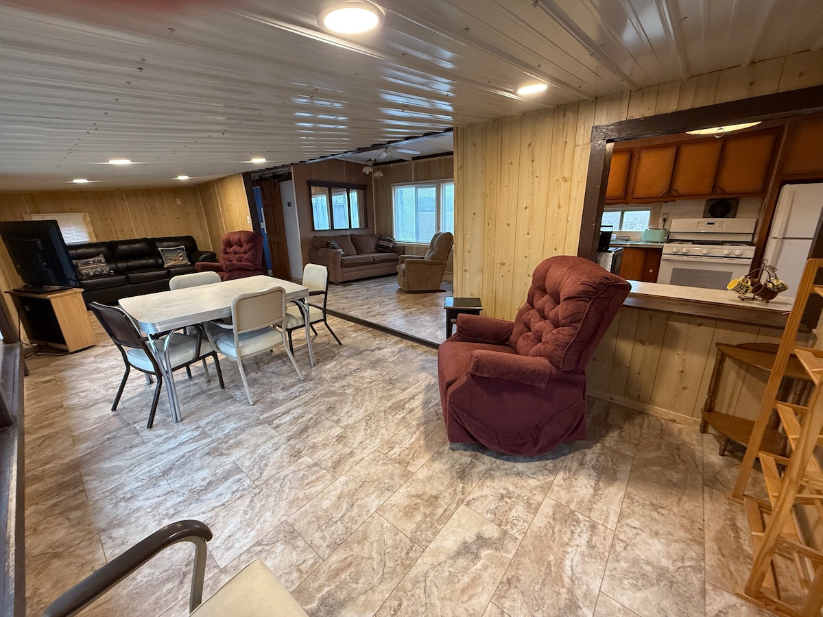Mississippi Riverfront Cabin • Relax & Unwind - Cabins for Rent in ...