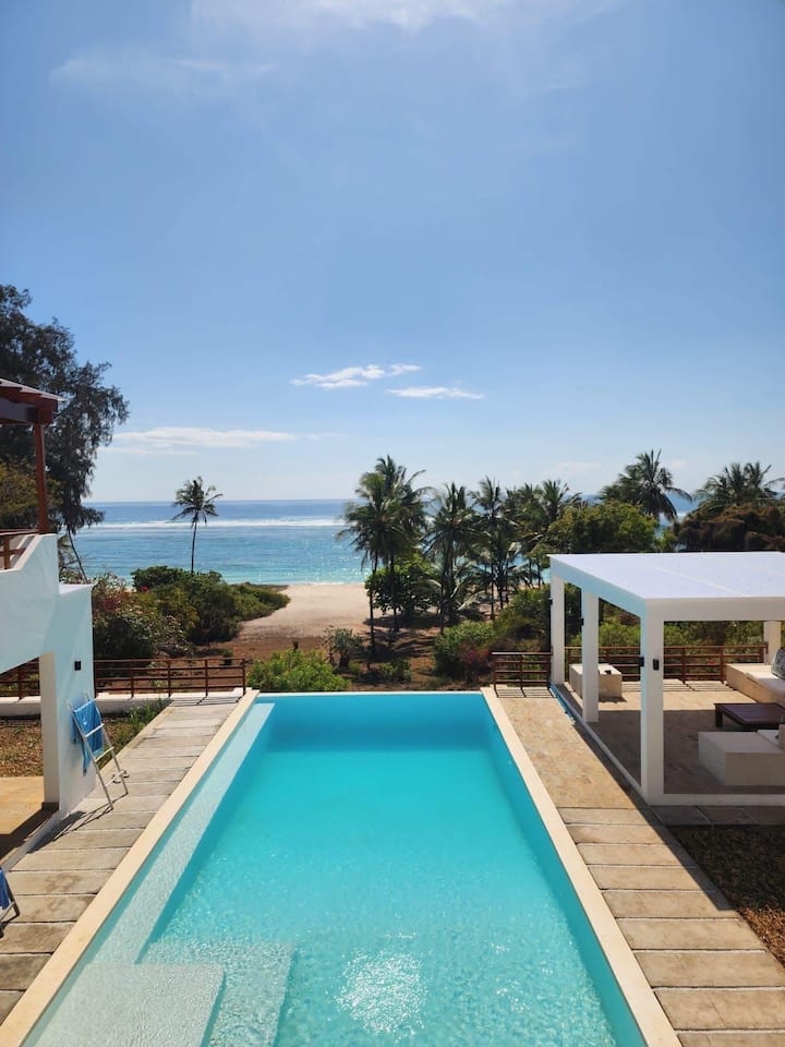 Private 4 Br Beachfront Home + Chef & Pool – Tiwi - Diani Beach
