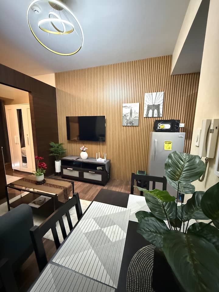 The Pent Suites – Stunning Skyline View W/ Balcony - Makati