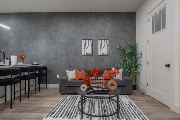 Smoked Amber Stay | Free Parking | Sleep 5, 10%off - Bloomfield, NJ