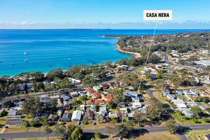 Casa Nera: 3pm Check Out. Stylish Retro House - Vincentia