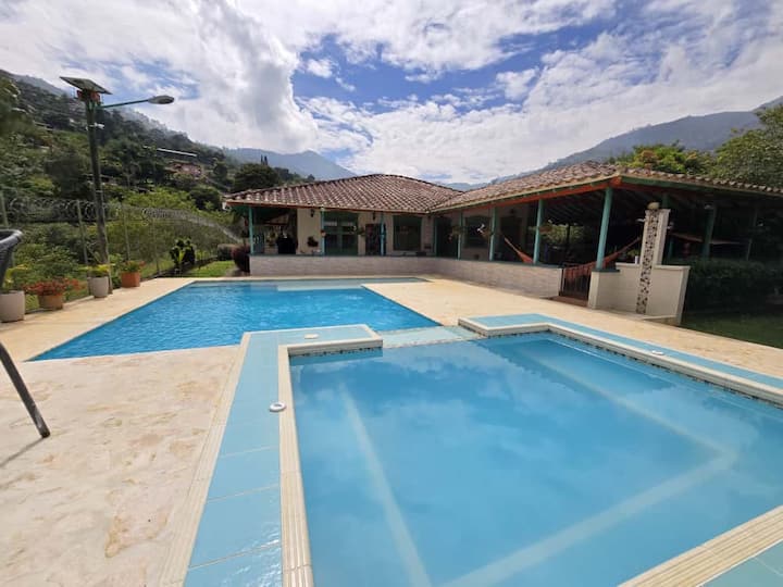 Hermosa Finca Con Piscina En Copacabana - Copacabana