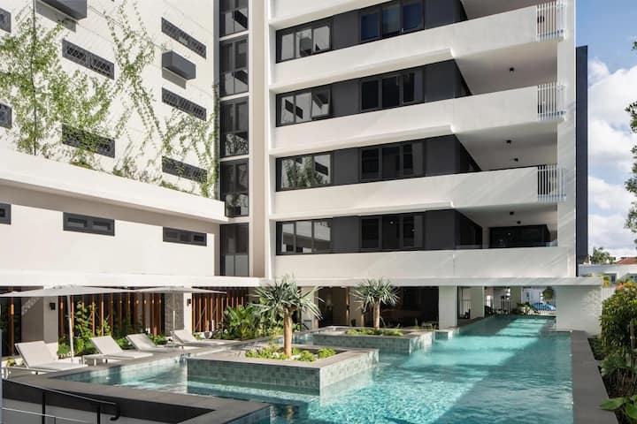 Luxury Resort-style Apartment. Incredible Location - Maroochydore