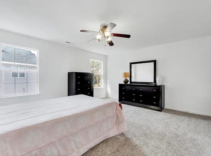 Large Sunlit Bedroom With Dedicated Bathroom - Wake Forest, NC