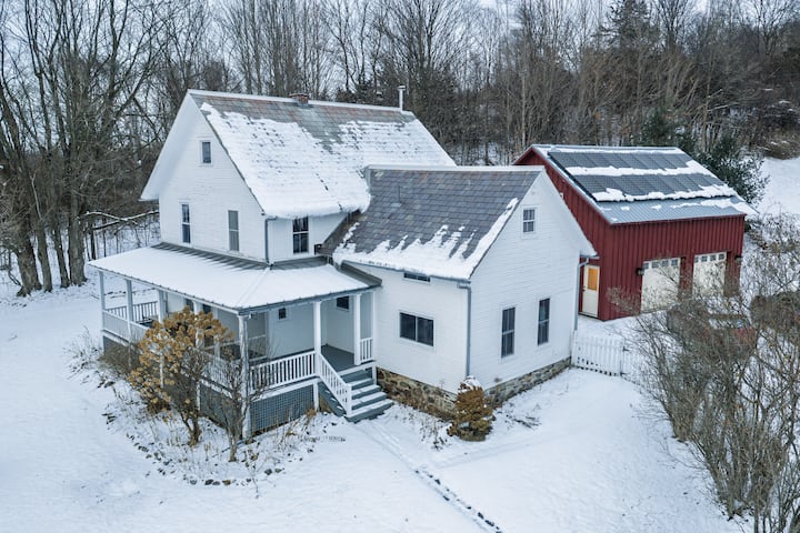 Farmhouse With A View - Minutes To Middlebury - Middlebury, VT