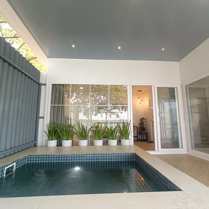 Lakefront 1 Bedroom Suite With Private Pool - Matheran