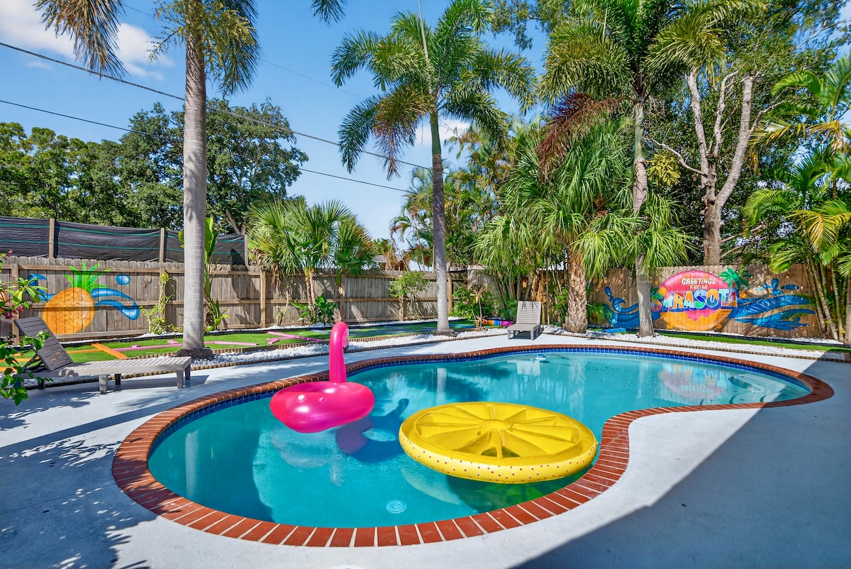 Hot Tub, Heated Pool, Games, Photo-worthy murals! - Airbnb