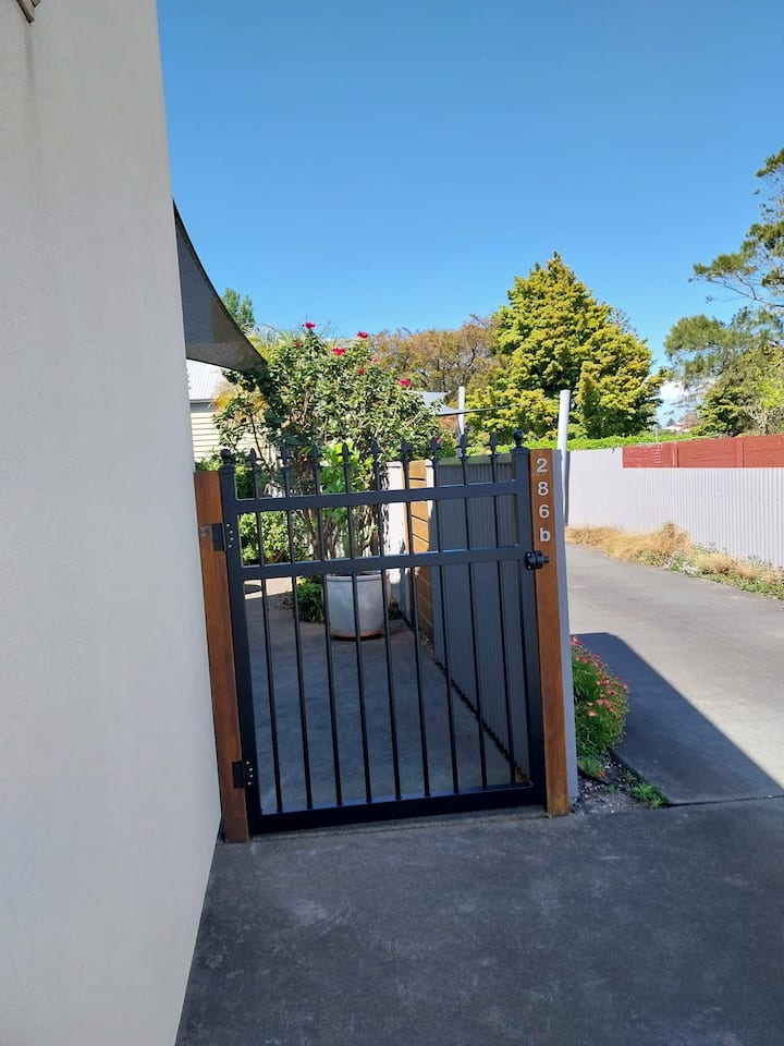 Modern Town House Centrally Located. - Gisborne, New Zealand