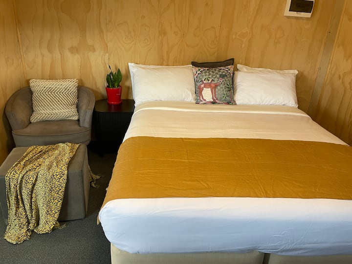 Clyde Alexandra Cabin Sit On 5 Acres Property - Alexandra