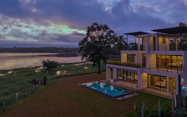 Eco-luxury 3br Lakefront • Private Villa +Chef - Sri Lanka