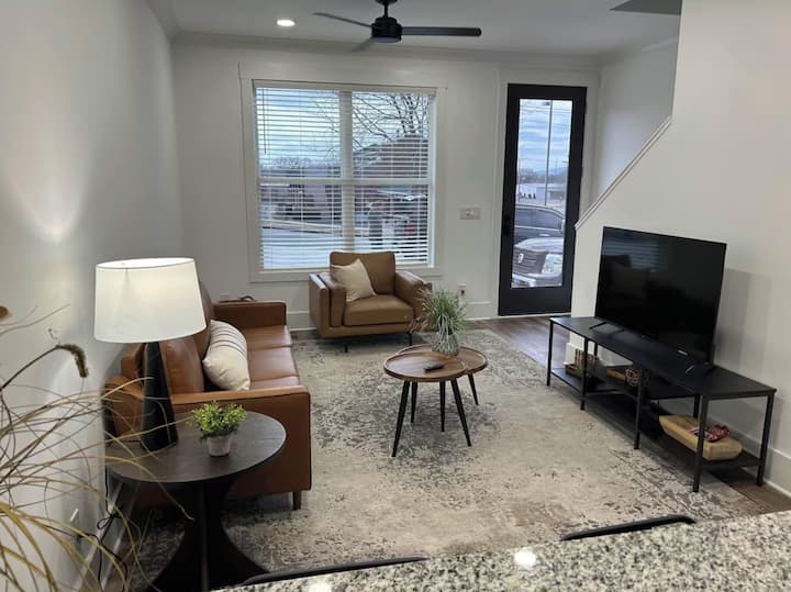 Modern Condo Steps Away From Downtown Dalton - Dalton, GA