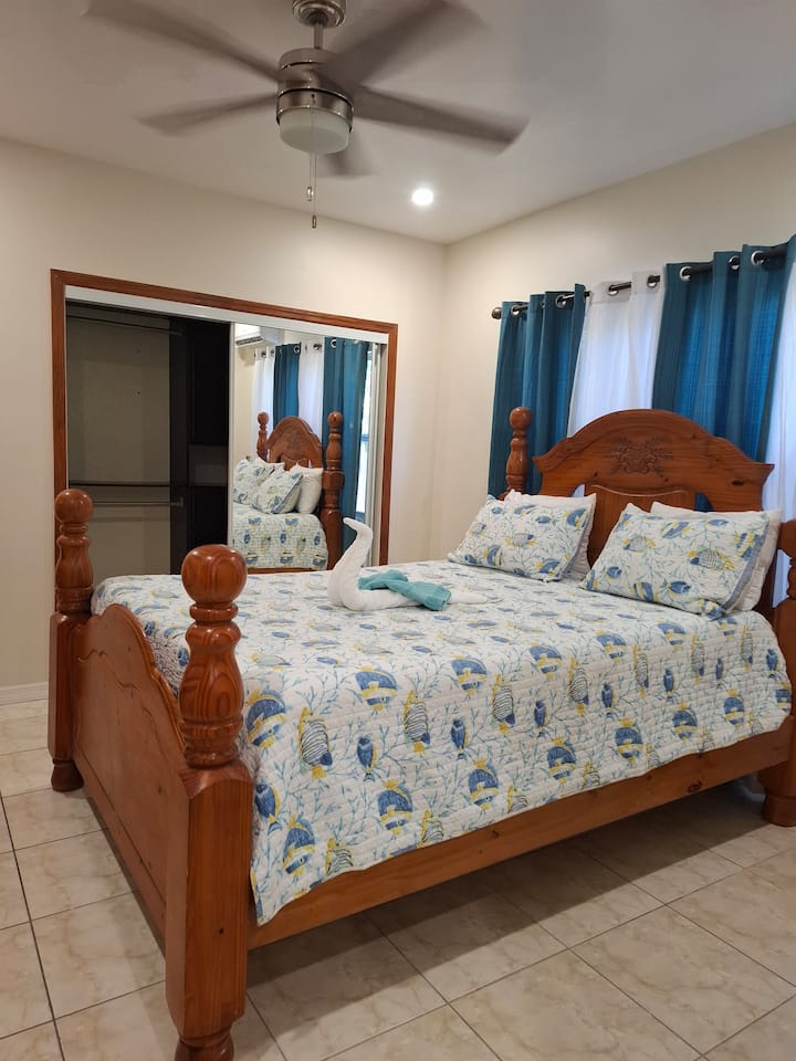 Cozy Private Unit Attached To Main House - Cayman Islands